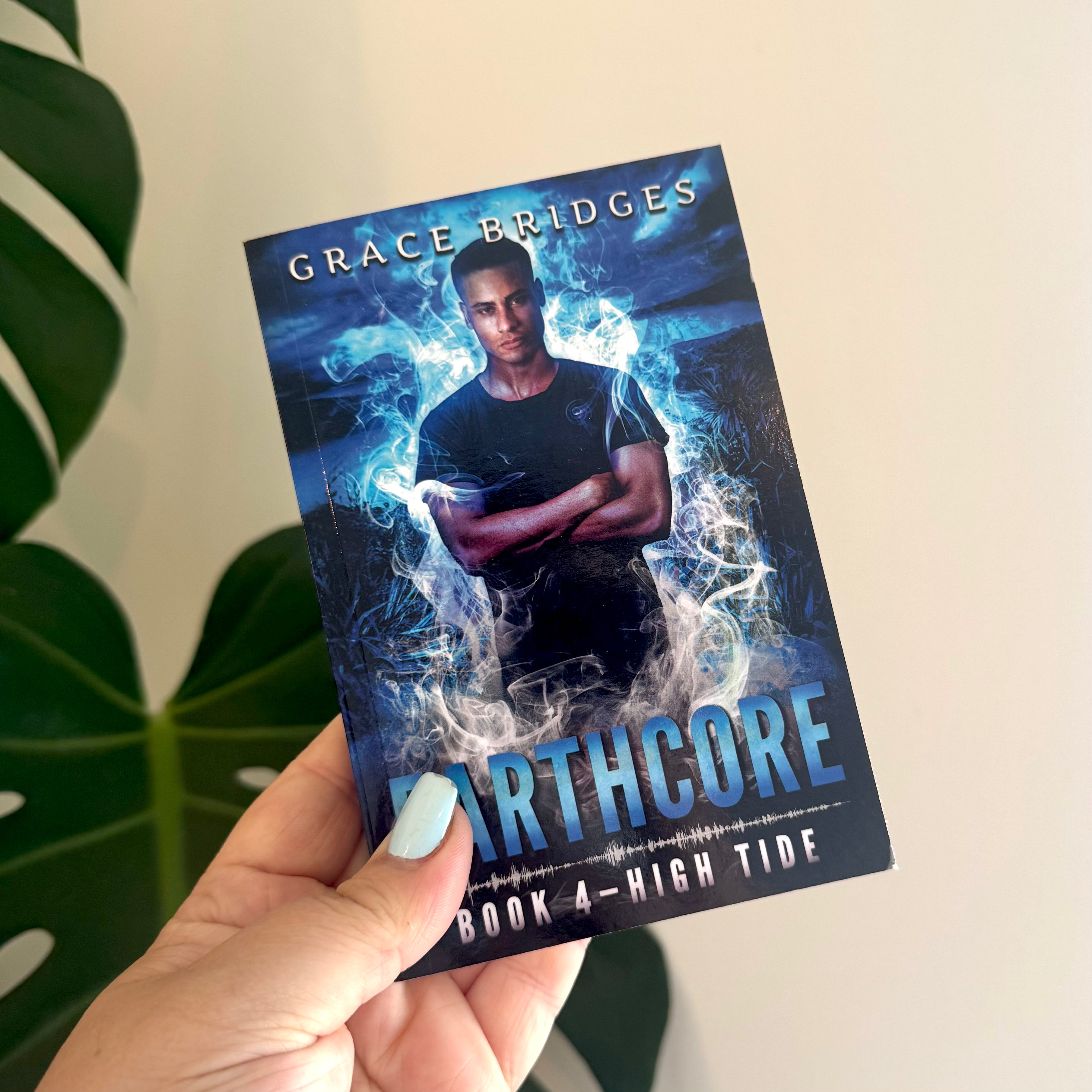 Earthcore Book 4: High Tide - Grace Bridges - Pae Pukapuka