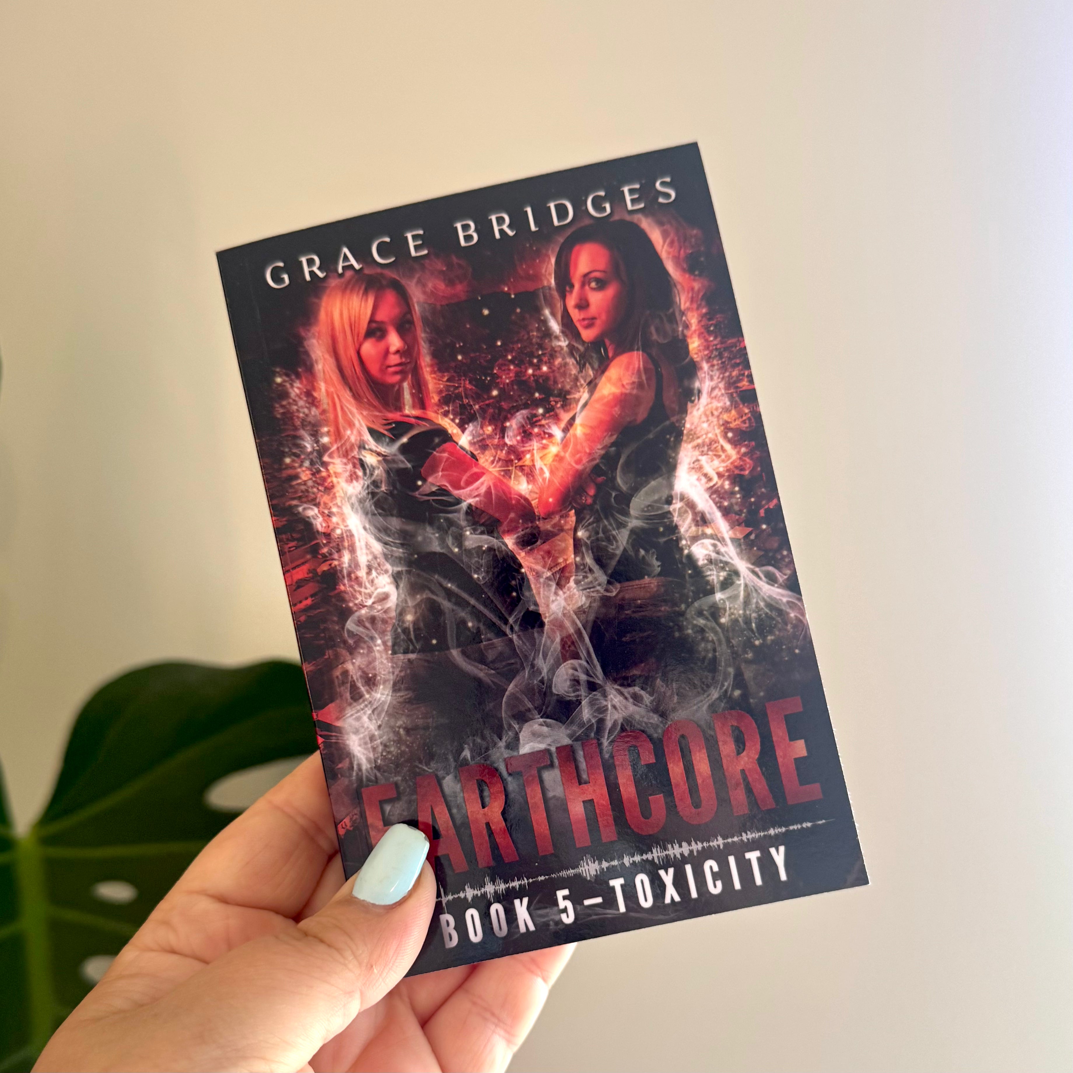 Earthcore Book 5: Toxicity - Grace Bridges - Pae Pukapuka