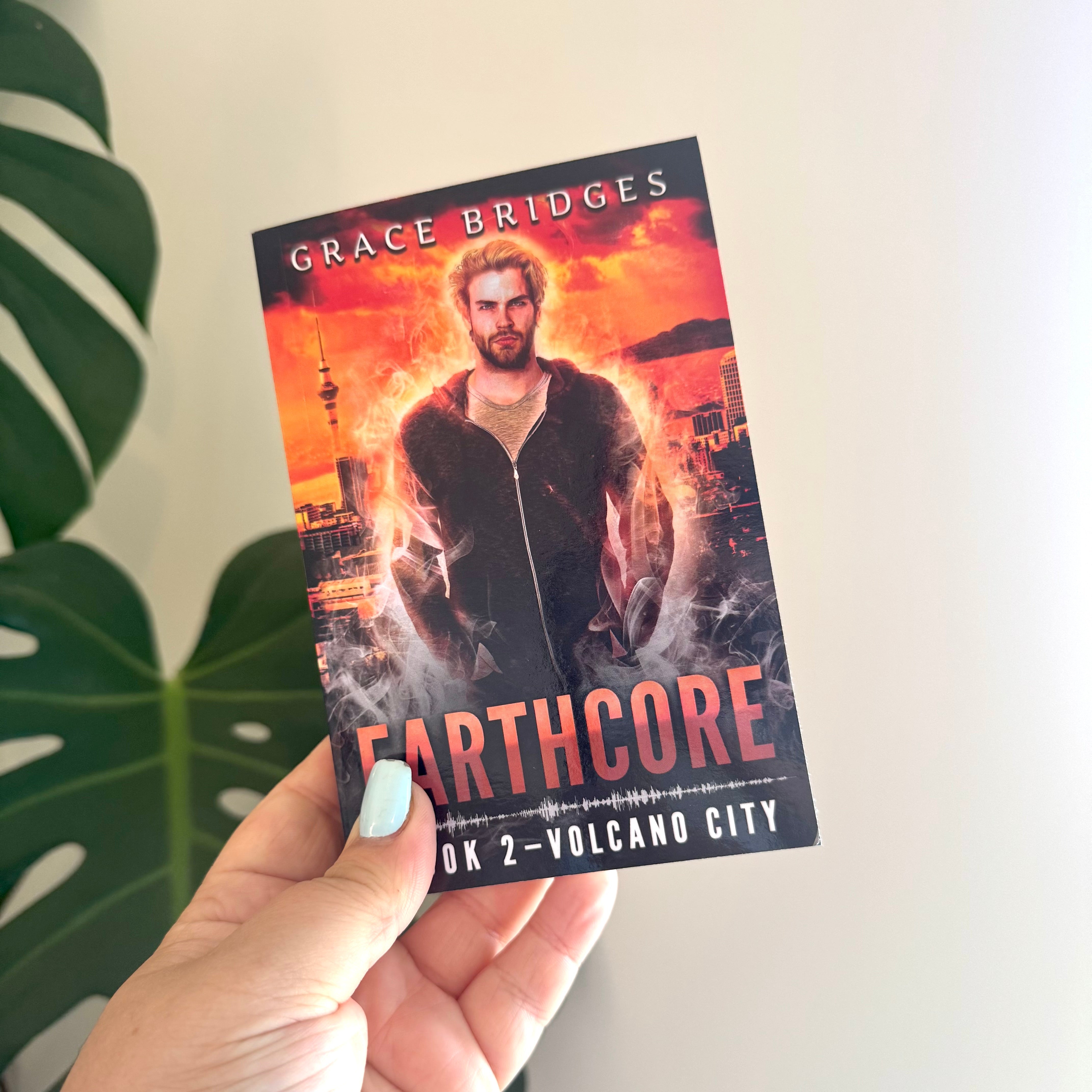 Earthcore Book 2: Volcano City - Grace Bridges - Pae Pukapuka