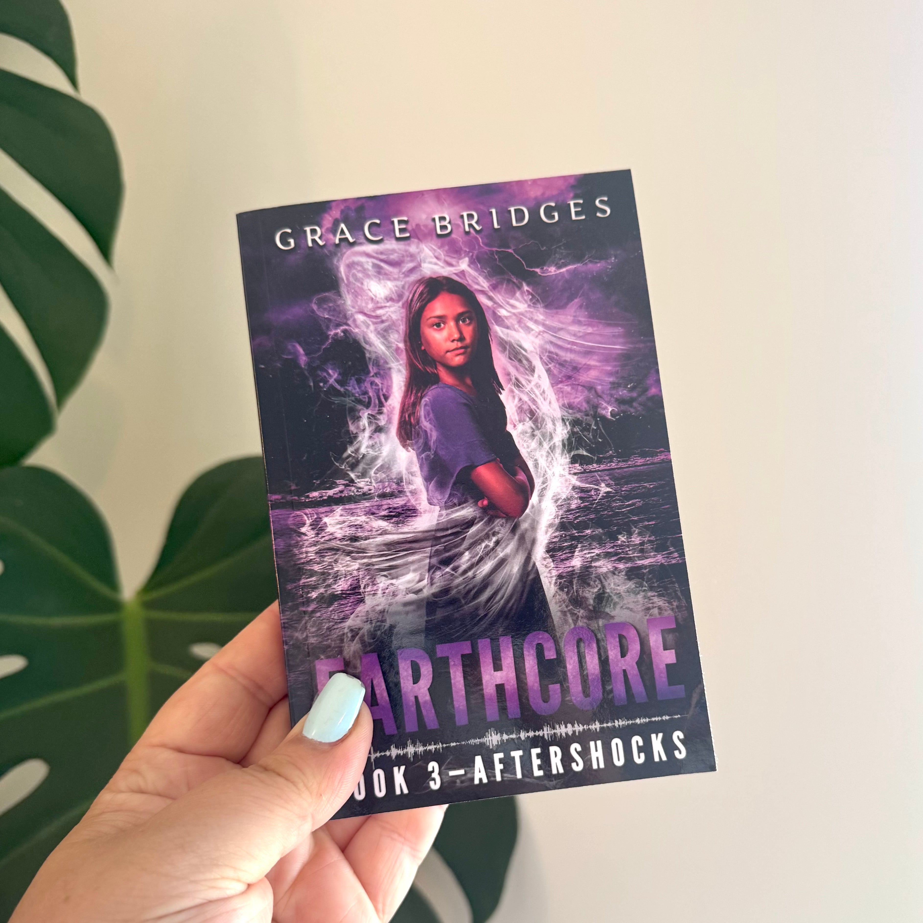 Earthcore Book 3: Aftershocks - Grace Bridges - Pae Pukapuka